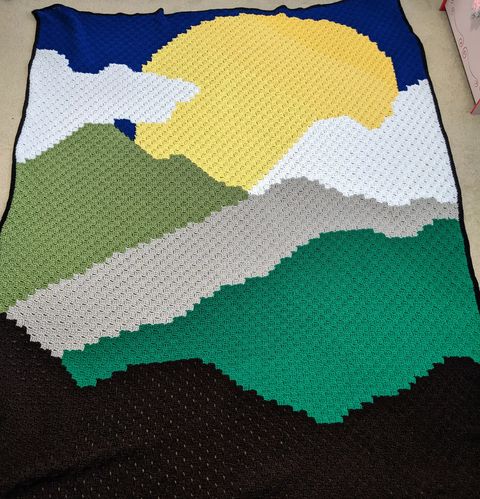 Mountain Landscape C2C Crochet Pattern & Free Graph - Magic Yarn Pixels